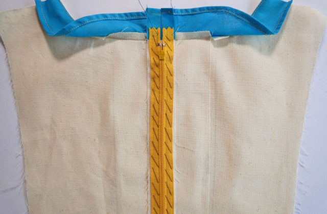 How to Sew In the Ends of a Zipper – The Daily Sew
